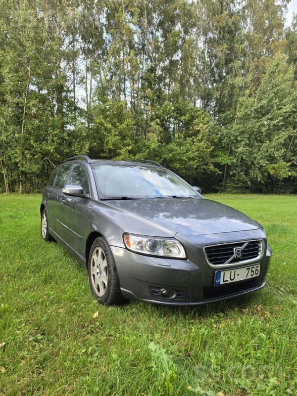 Pelēks Volvo V50 2007 Rīga, ar dzinēja tilpumu 2.40 L un nobraukumu 280 tūkst. km par 2600 €, foto 1 vietnē AUTOMOTO.COM.LV