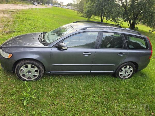 Pelēks Volvo V50 2007 Rīga, ar dzinēja tilpumu 2.40 L un nobraukumu 280 tūkst. km par 2600 €, foto 3 vietnē AUTOMOTO.COM.LV