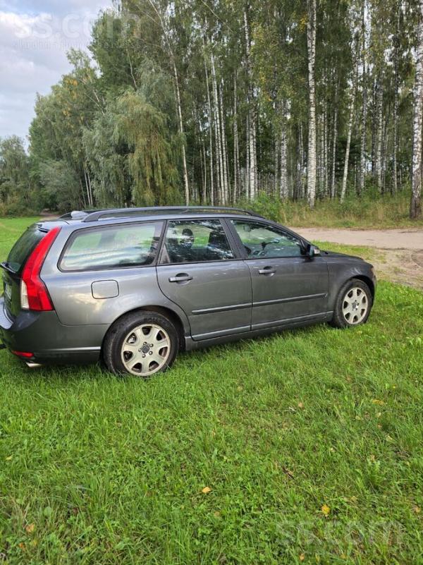Pelēks Volvo V50 2007 Rīga, ar dzinēja tilpumu 2.40 L un nobraukumu 280 tūkst. km par 2600 €, foto 5 vietnē AUTOMOTO.COM.LV