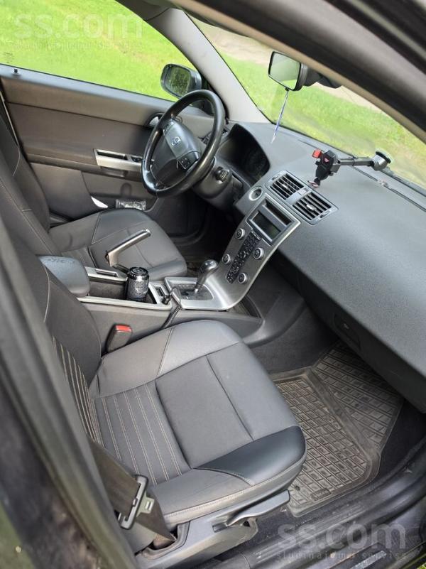 Pelēks Volvo V50 2007 Rīga, ar dzinēja tilpumu 2.40 L un nobraukumu 280 tūkst. km par 2600 €, foto 6 vietnē AUTOMOTO.COM.LV