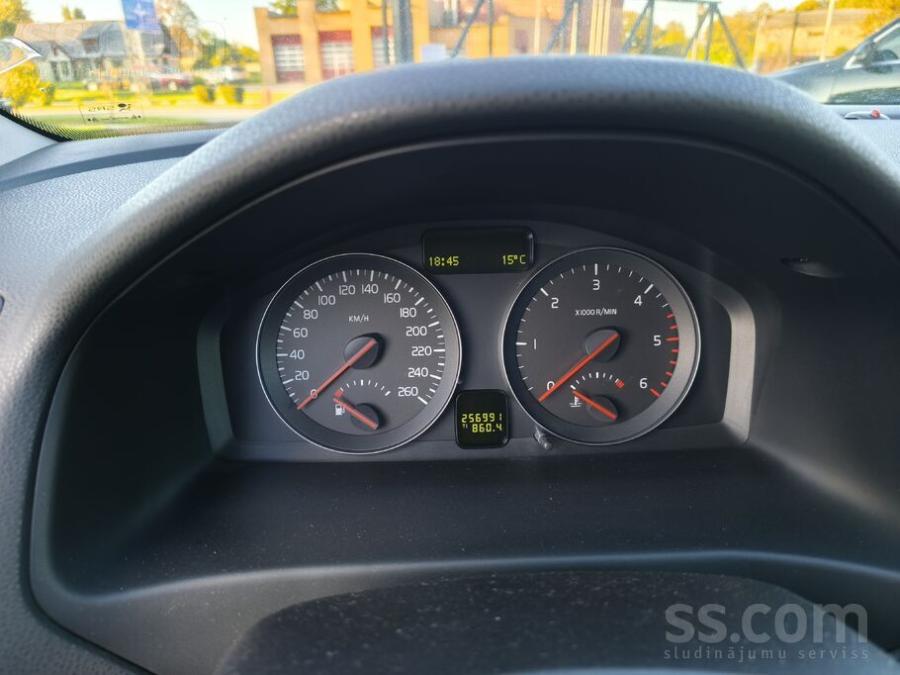 Серый Вольво В50 2007 в Кулдига, объемом двигателя 2.00 л и пробегом 257 тыс. км за 1990 €, фото 23 на AUTOMOTO.COM.LV