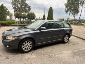 Grey Volvo V50 2007 in Riga, with an engine capacity of 2.00 L and mileage of 445 thousand km for 1590 €, photo 3 on AUTOMOTO.COM.LV