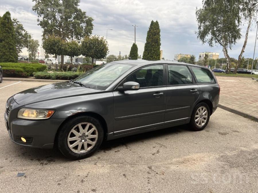Grey Volvo V50 2007 in Riga, with an engine capacity of 2.00 L and mileage of 445 thousand km for 1590 €, photo 3 on AUTOMOTO.COM.LV