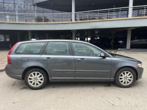 Grey Volvo V50 2007 in Riga, with an engine capacity of 2.00 L and mileage of 445 thousand km for 1590 €, photo 4 on AUTOMOTO.COM.LV