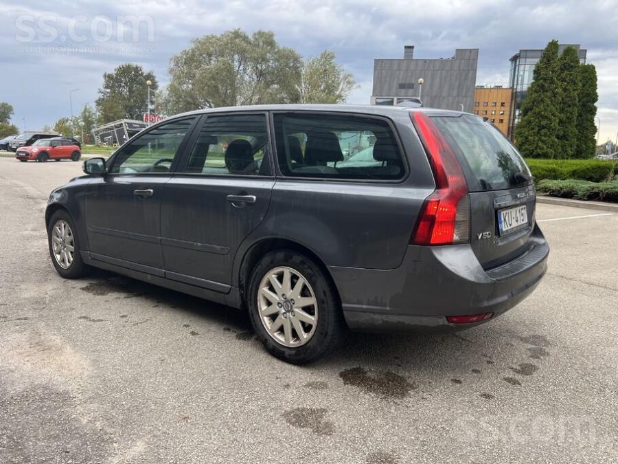 Grey Volvo V50 2007 in Riga, with an engine capacity of 2.00 L and mileage of 445 thousand km for 1590 €, photo 5 on AUTOMOTO.COM.LV
