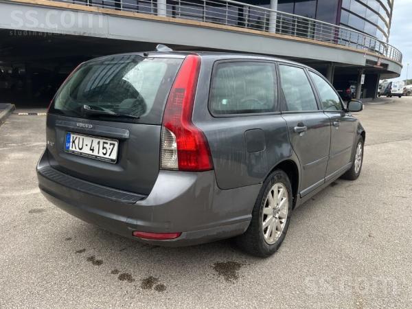 Volvo V50 2007 Rīga vietnē Pelēks Volvo V50 2007 Rīga, ar dzinēja tilpumu 2.00 L un nobraukumu 445 tūkst. km par 1590 €, foto 6 vietnē AUTOMOTO.COM.LV
