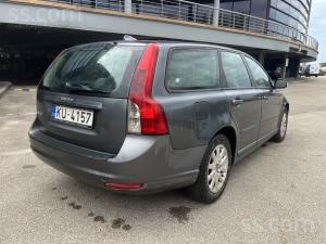 Grey Volvo V50 2007 in Riga, with an engine capacity of 2.00 L and mileage of 445 thousand km for 1590 €, photo 6 on AUTOMOTO.COM.LV