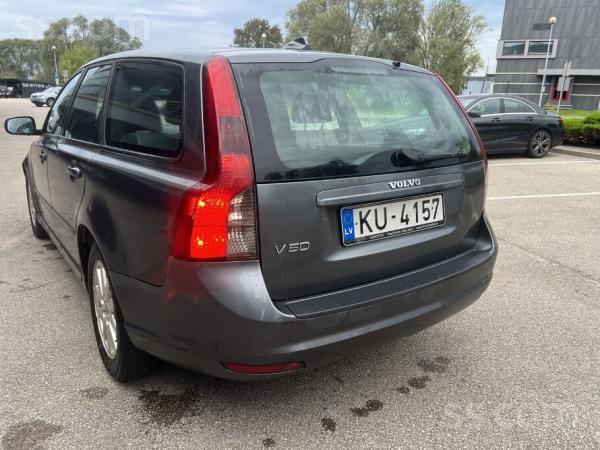 Volvo V50 2007 Rīga vietnē Pelēks Volvo V50 2007 Rīga, ar dzinēja tilpumu 2.00 L un nobraukumu 445 tūkst. km par 1590 €, foto 10 vietnē AUTOMOTO.COM.LV