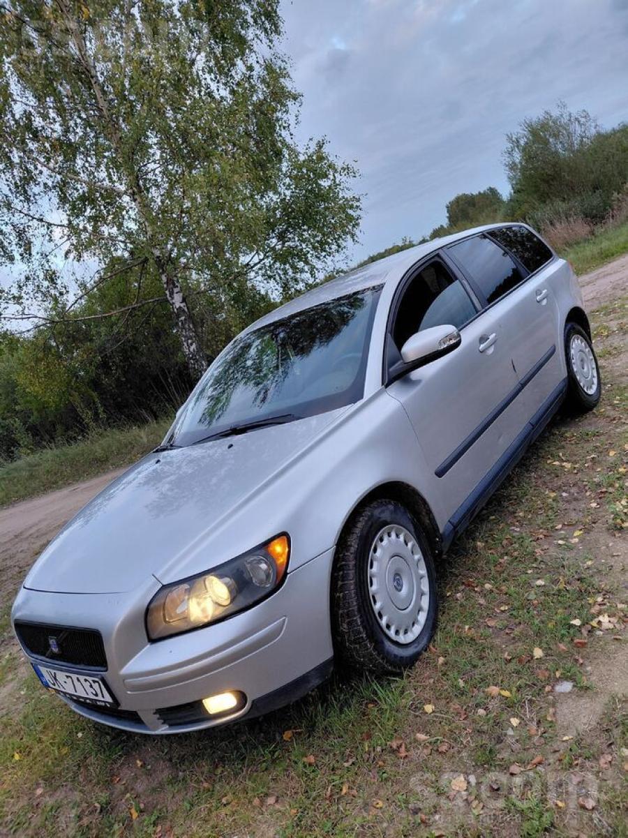 Grey Volvo V50 2007 in Aizkraukle, with an engine capacity of 1.60 L and mileage of 350 thousand km for 1280 €, photo 1 on AUTOMOTO.COM.LV