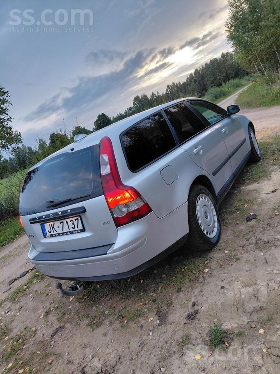 Grey Volvo V50 2007 in Aizkraukle, with an engine capacity of 1.60 L and mileage of 350 thousand km for 1280 €, photo 3 on AUTOMOTO.COM.LV