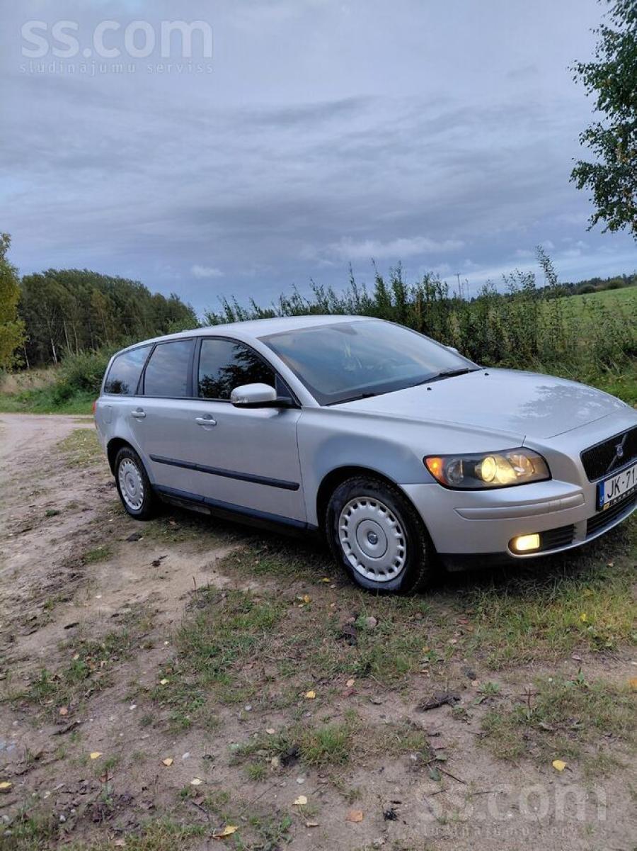 Grey Volvo V50 2007 in Aizkraukle, with an engine capacity of 1.60 L and mileage of 350 thousand km for 1280 €, photo 4 on AUTOMOTO.COM.LV