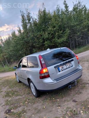 Grey Volvo V50 2007 in Aizkraukle, with an engine capacity of 1.60 L and mileage of 350 thousand km for 1280 €, photo 5 on AUTOMOTO.COM.LV