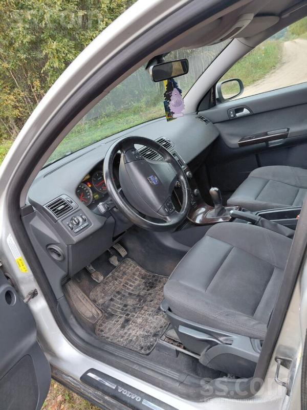 Grey Volvo V50 2007 in Aizkraukle, with an engine capacity of 1.60 L and mileage of 350 thousand km for 1280 €, photo 7 on AUTOMOTO.COM.LV