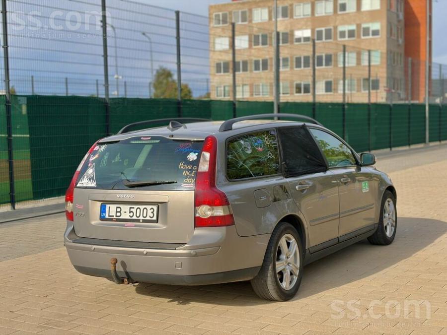Pelēks Volvo V50 2007 Jelgava, ar dzinēja tilpumu 1.60 L un nobraukumu 324 tūkst. km par 2550 €, foto 5 vietnē AUTOMOTO.COM.LV