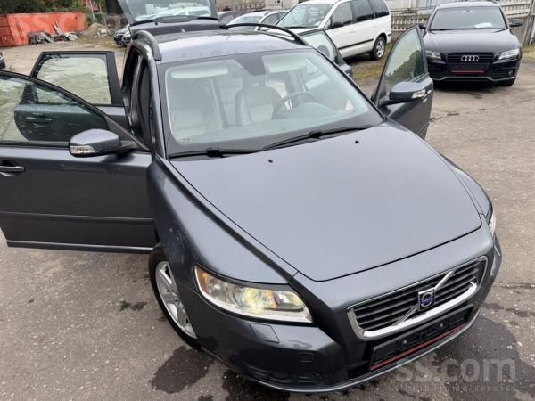 Grey Volvo V50 2007 in Riga, with an engine capacity of 2.40 L and mileage of 217 thousand km for 4750 €, photo 1 on AUTOMOTO.COM.LV