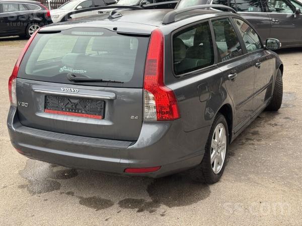Grey Volvo V50 2007 in Riga, with an engine capacity of 2.40 L and mileage of 217 thousand km for 4750 €, photo 7 on AUTOMOTO.COM.LV