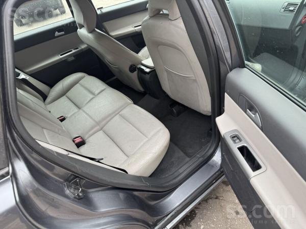 Grey Volvo V50 2007 in Riga, with an engine capacity of 2.40 L and mileage of 217 thousand km for 4750 €, photo 11 on AUTOMOTO.COM.LV