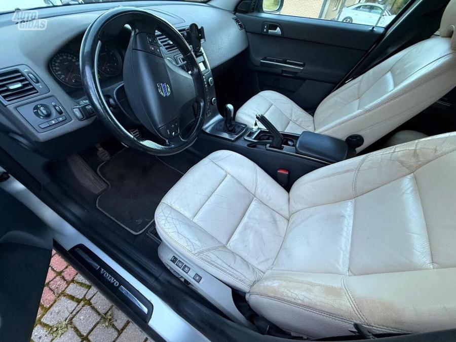 Grey Volvo V50 2007 in Vilnius, with an engine capacity of 1.80 L and mileage of 338 thousand km for 1700 €, photo 18 on AUTOMOTO.COM.LV