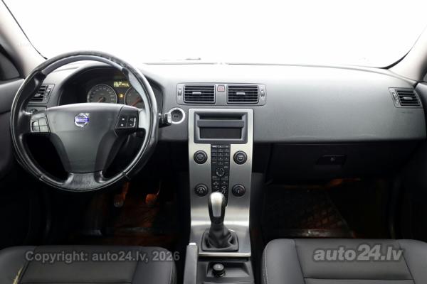Volvo V50 2007 in Tallinn on AUTOMOTO.COM.LV Grey Volvo V50 2007 in Tallinn, with an engine capacity of 2.00 L and mileage of 266 thousand km for 1499 €, photo 6 on AUTOMOTO.COM.LV