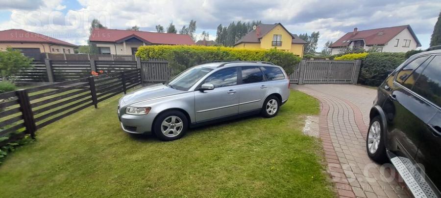Grey Volvo V50 2008 in Riga, with an engine capacity of 1.60 L and mileage of 345 thousand km for 2400 €, photo 2 on AUTOMOTO.COM.LV
