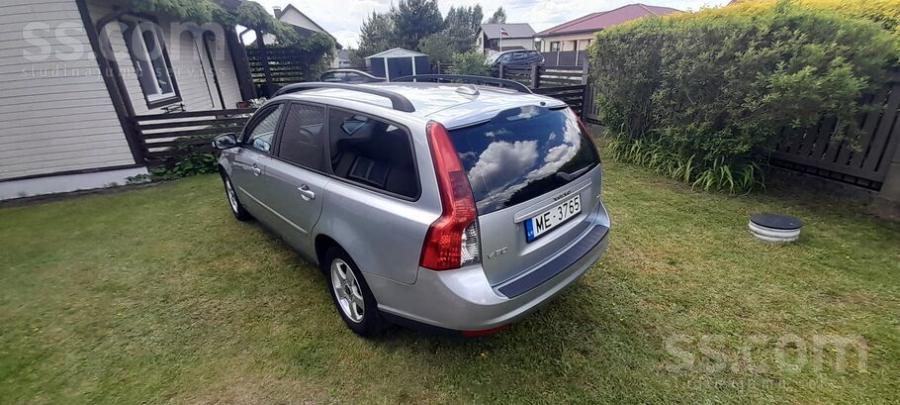 Grey Volvo V50 2008 in Riga, with an engine capacity of 1.60 L and mileage of 345 thousand km for 2400 €, photo 4 on AUTOMOTO.COM.LV