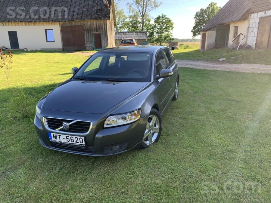 Grey Volvo V50 2008 in Riga, with an engine capacity of 2.40 L and mileage of 344 thousand km for 1950 €, photo 1 on AUTOMOTO.COM.LV