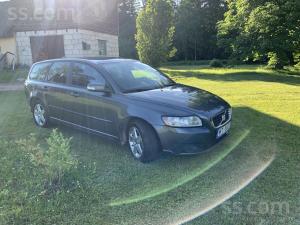 Grey Volvo V50 2008 in Riga, with an engine capacity of 2.40 L and mileage of 344 thousand km for 1950 €, photo 2 on AUTOMOTO.COM.LV