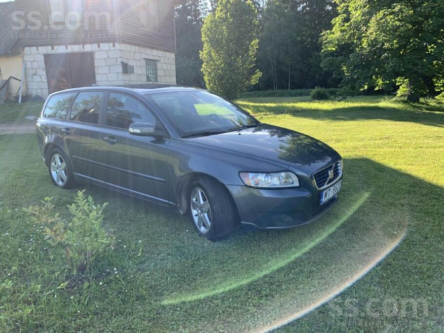 Grey Volvo V50 2008 in Riga, with an engine capacity of 2.40 L and mileage of 344 thousand km for 1950 €, photo 2 on AUTOMOTO.COM.LV