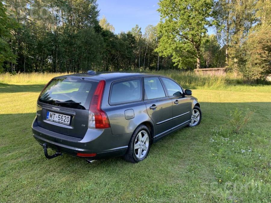 Grey Volvo V50 2008 in Riga, with an engine capacity of 2.40 L and mileage of 344 thousand km for 1950 €, photo 3 on AUTOMOTO.COM.LV