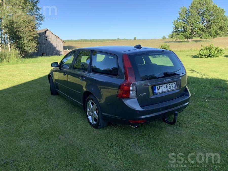 Grey Volvo V50 2008 in Riga, with an engine capacity of 2.40 L and mileage of 344 thousand km for 1950 €, photo 4 on AUTOMOTO.COM.LV