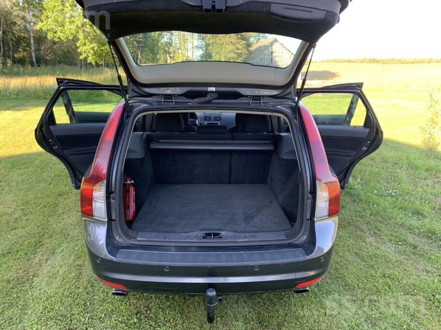 Grey Volvo V50 2008 in Riga, with an engine capacity of 2.40 L and mileage of 344 thousand km for 1950 €, photo 15 on AUTOMOTO.COM.LV