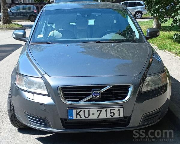 Grey Volvo V50 2008 in Jurmala, with an engine capacity of 1.60 L and mileage of 385 thousand km for 990 €, photo 1 on AUTOMOTO.COM.LV