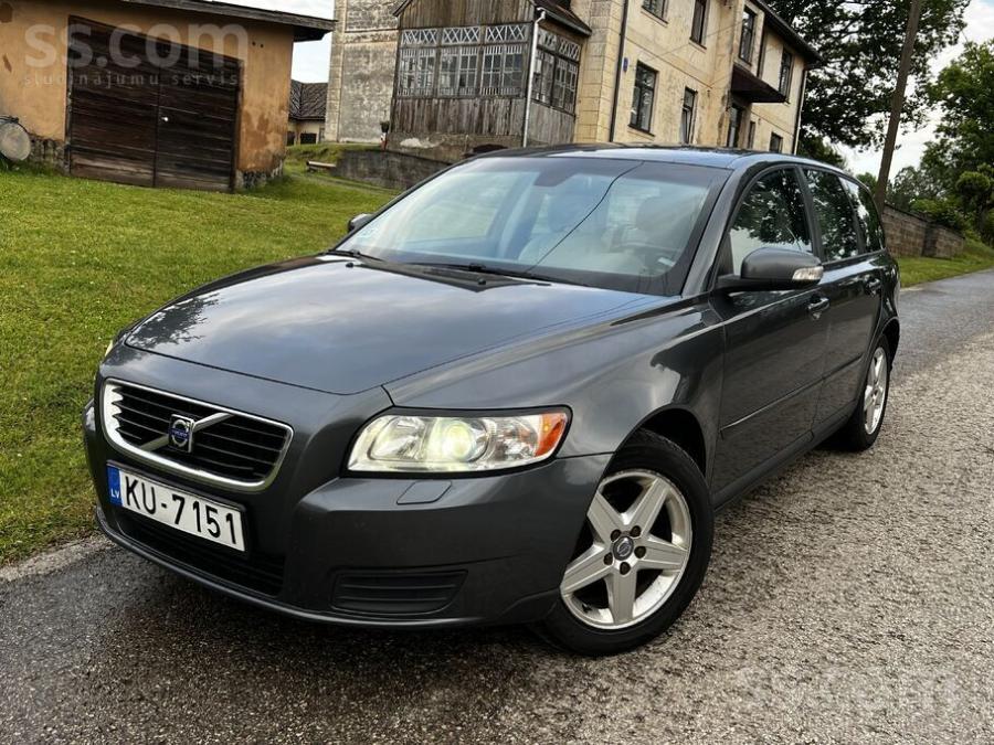 Pelēks Volvo V50 2008 Valmiera, ar dzinēja tilpumu 1.60 L un nobraukumu 330 tūkst. km par 1750 €, foto 1 vietnē AUTOMOTO.COM.LV