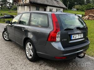 Pelēks Volvo V50 2008 Valmiera, ar dzinēja tilpumu 1.60 L un nobraukumu 330 tūkst. km par 1750 €, foto 2 vietnē AUTOMOTO.COM.LV