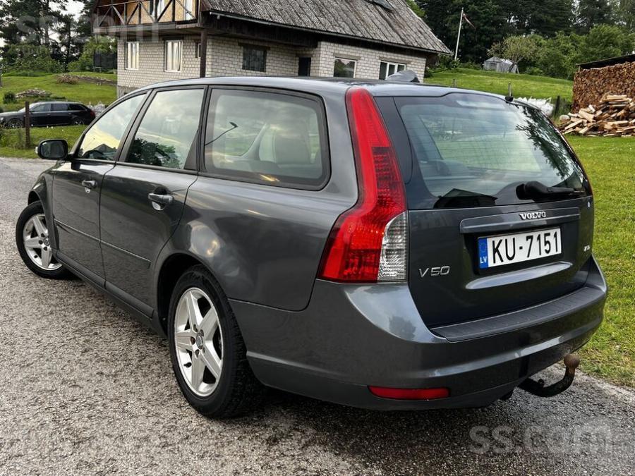 Pelēks Volvo V50 2008 Valmiera, ar dzinēja tilpumu 1.60 L un nobraukumu 330 tūkst. km par 1750 €, foto 2 vietnē AUTOMOTO.COM.LV