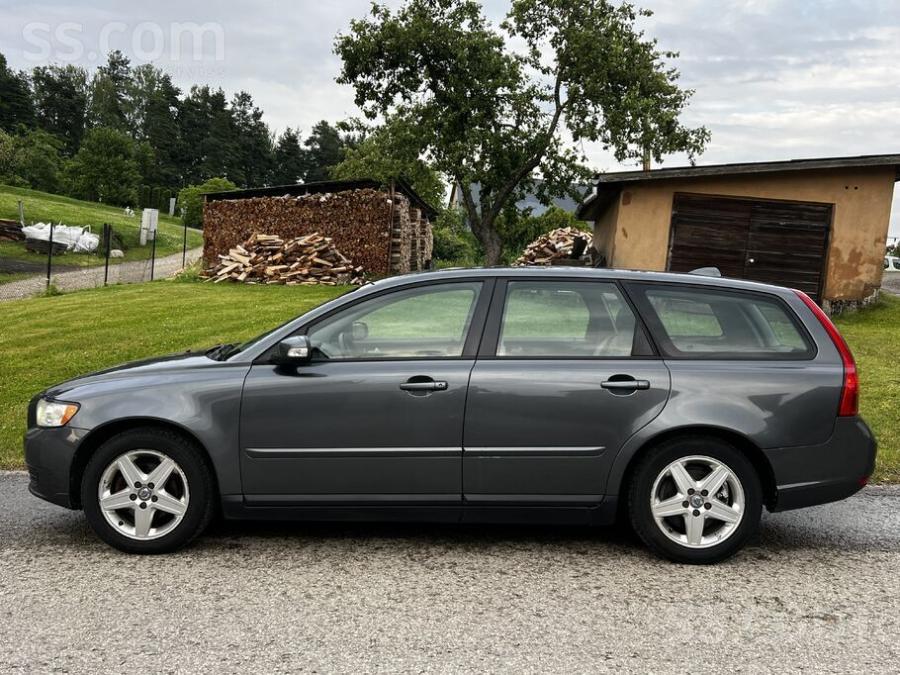 Pelēks Volvo V50 2008 Valmiera, ar dzinēja tilpumu 1.60 L un nobraukumu 330 tūkst. km par 1750 €, foto 3 vietnē AUTOMOTO.COM.LV