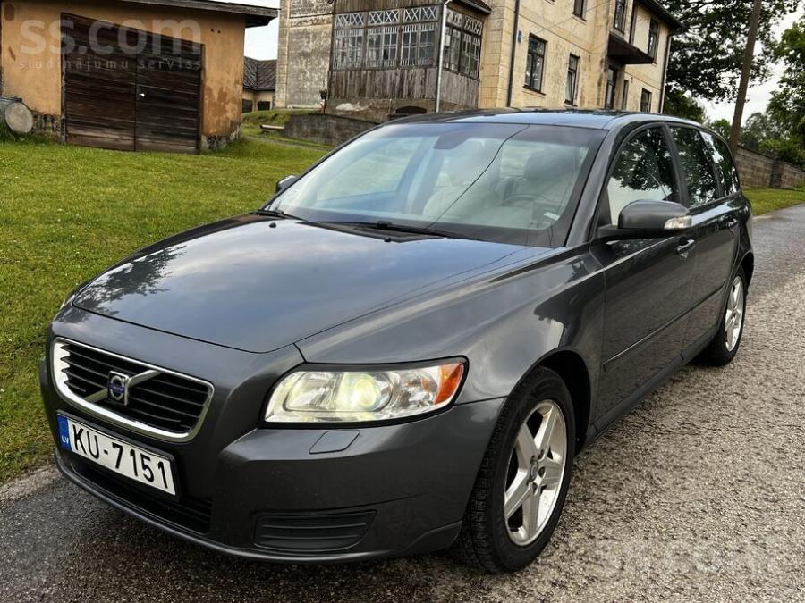 Pelēks Volvo V50 2008 Valmiera, ar dzinēja tilpumu 1.60 L un nobraukumu 330 tūkst. km par 1750 €, foto 4 vietnē AUTOMOTO.COM.LV