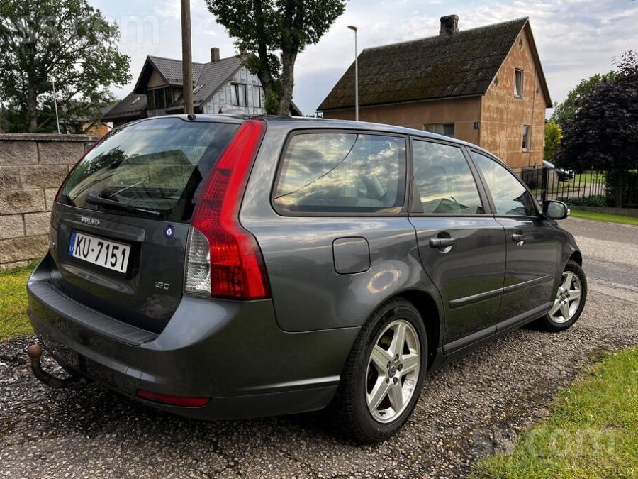 Pelēks Volvo V50 2008 Valmiera, ar dzinēja tilpumu 1.60 L un nobraukumu 330 tūkst. km par 1750 €, foto 10 vietnē AUTOMOTO.COM.LV