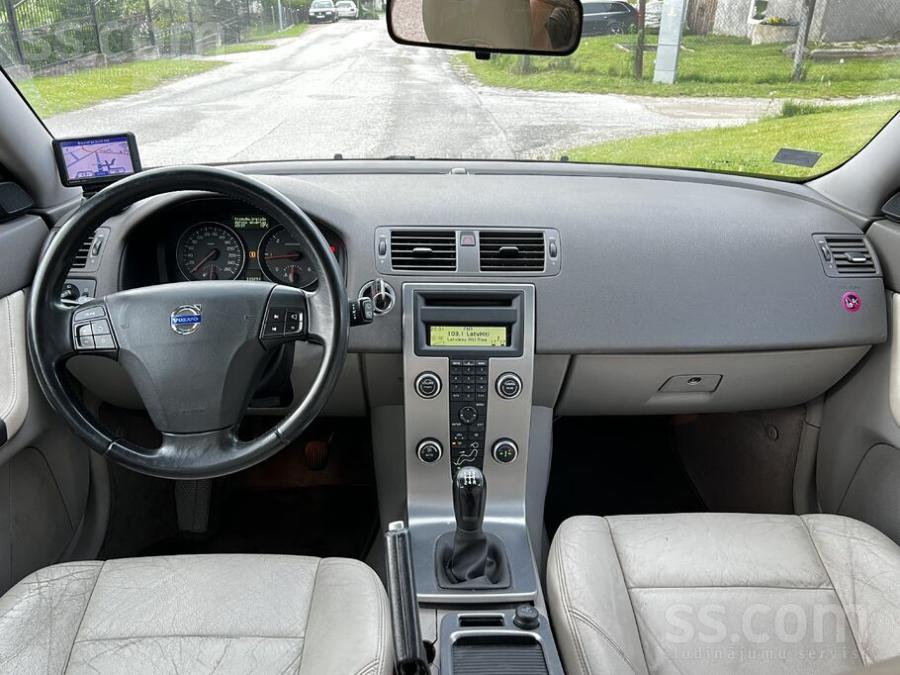 Pelēks Volvo V50 2008 Valmiera, ar dzinēja tilpumu 1.60 L un nobraukumu 330 tūkst. km par 1750 €, foto 18 vietnē AUTOMOTO.COM.LV