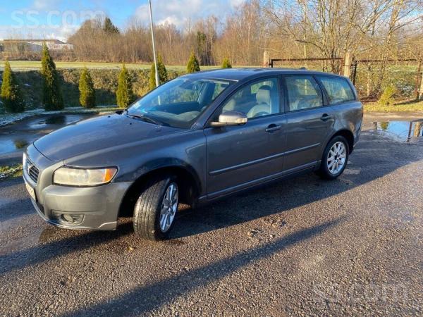 Pelēks Volvo V50 2008 Valka, ar dzinēja tilpumu 2.00 L un nobraukumu 0 tūkst. km par 1600 €, foto 2 vietnē AUTOMOTO.COM.LV