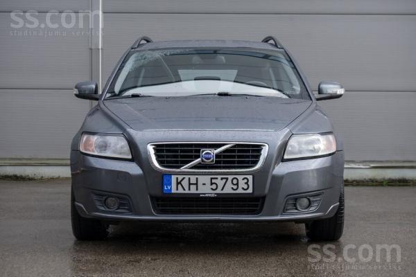 Grey Volvo V50 2008 in Riga, with an engine capacity of 1.60 L and mileage of 0 thousand km for 4290 €, photo 2 on AUTOMOTO.COM.LV