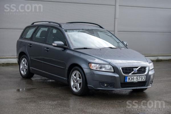 Grey Volvo V50 2008 in Riga, with an engine capacity of 1.60 L and mileage of 0 thousand km for 4290 €, photo 3 on AUTOMOTO.COM.LV