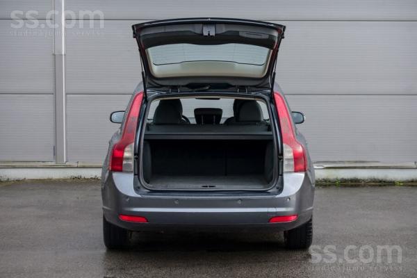 Grey Volvo V50 2008 in Riga, with an engine capacity of 1.60 L and mileage of 0 thousand km for 4290 €, photo 6 on AUTOMOTO.COM.LV