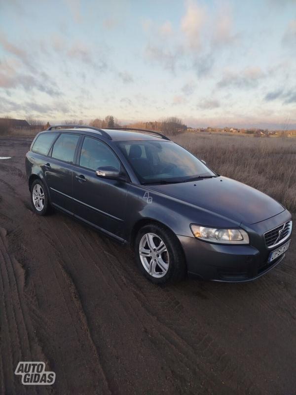 Grey Volvo V50 2008 in Mazeikiai, with an engine capacity of 2.00 L and mileage of 364 thousand km for 1050 €, photo 8 on AUTOMOTO.COM.LV