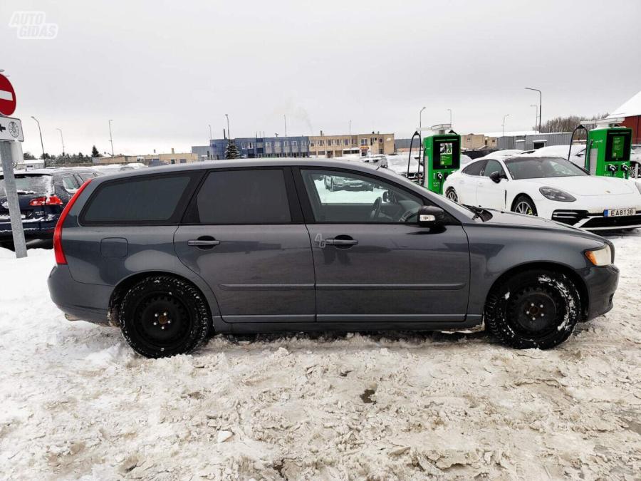 Серый Вольво В50 2008 в Шяуляй, объемом двигателя 2.40 л и пробегом 373 тыс. км за 2650 €, фото 7 на AUTOMOTO.COM.LV