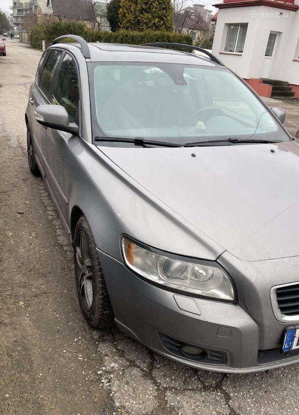 Pelēks Volvo V50 2008 Marijampole, ar dzinēja tilpumu 2.40 L un nobraukumu 345 tūkst. km par 900 €, foto 1 vietnē AUTOMOTO.COM.LV
