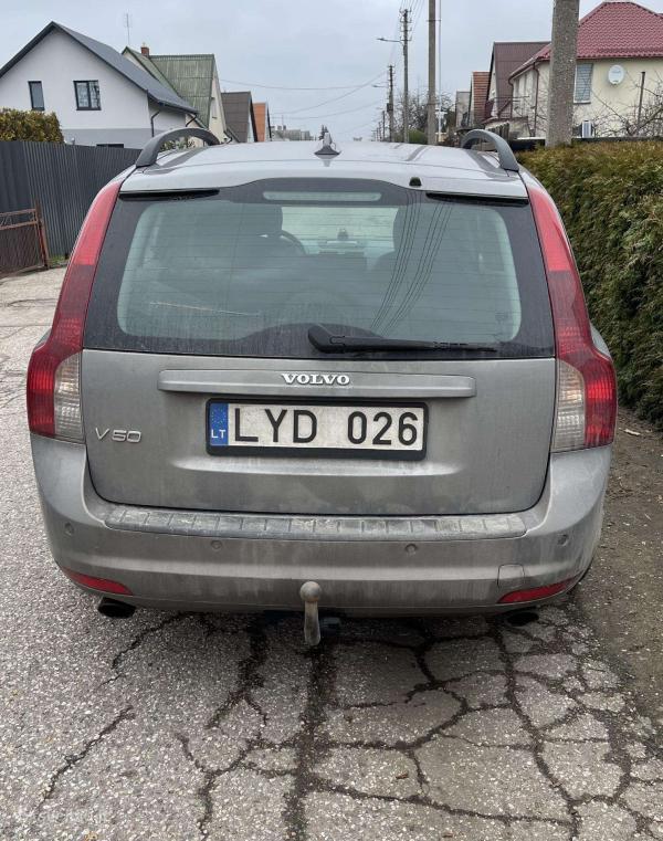 Pelēks Volvo V50 2008 Marijampole, ar dzinēja tilpumu 2.40 L un nobraukumu 345 tūkst. km par 900 €, foto 4 vietnē AUTOMOTO.COM.LV
