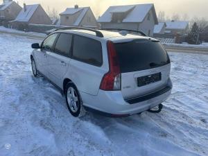 Grey Volvo V50 2008 in Siauliai, with an engine capacity of 1.56 L and mileage of 284 thousand km for 2550 €, photo 5 on AUTOMOTO.COM.LV
