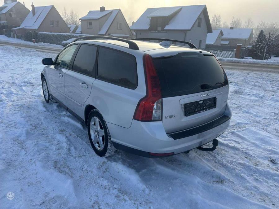 Grey Volvo V50 2008 in Siauliai, with an engine capacity of 1.56 L and mileage of 284 thousand km for 2550 €, photo 5 on AUTOMOTO.COM.LV
