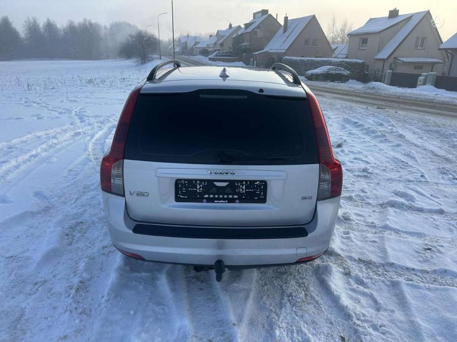 Grey Volvo V50 2008 in Siauliai, with an engine capacity of 1.56 L and mileage of 284 thousand km for 2550 €, photo 6 on AUTOMOTO.COM.LV
